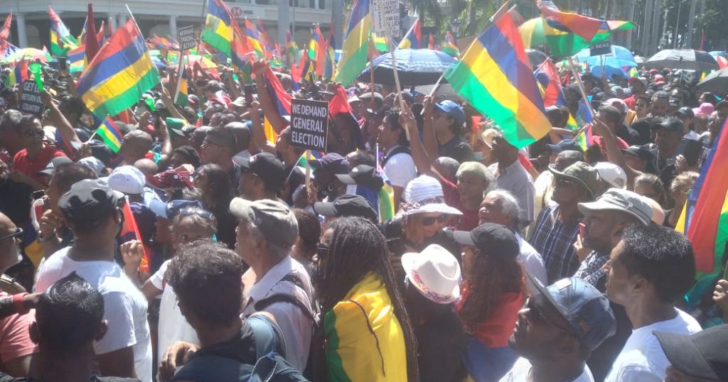 Mauritians call on the government to resign in mass protest | Africanews