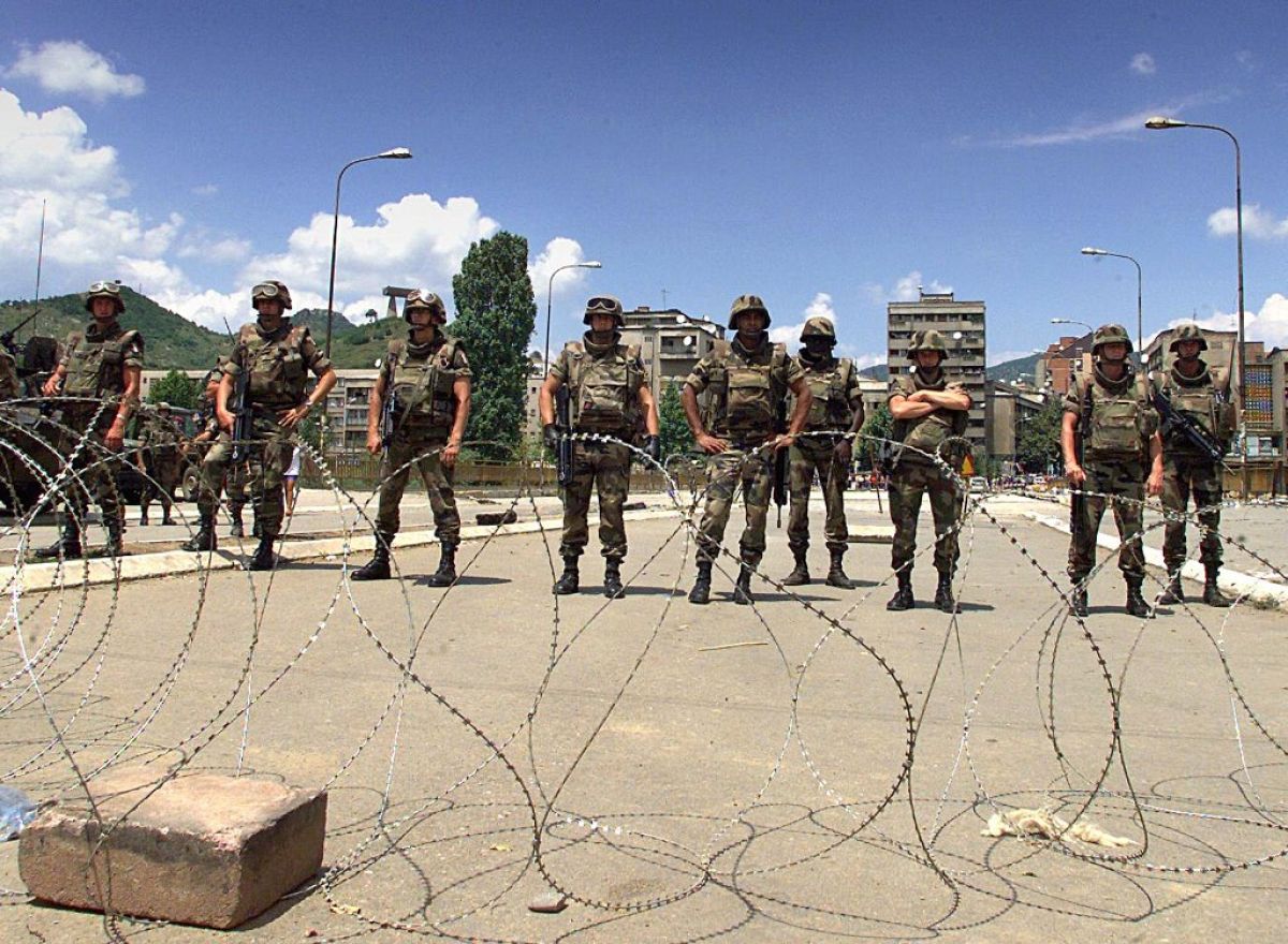 In Mitrovica, a bridge that separates Kosovo's Albanians and Serbs ...