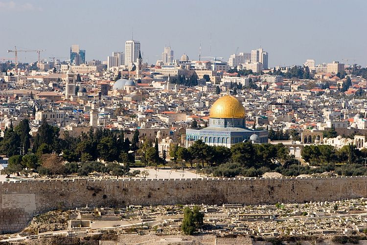 Meet the thrill-seeker famous for running the fastest 100 metres on ...