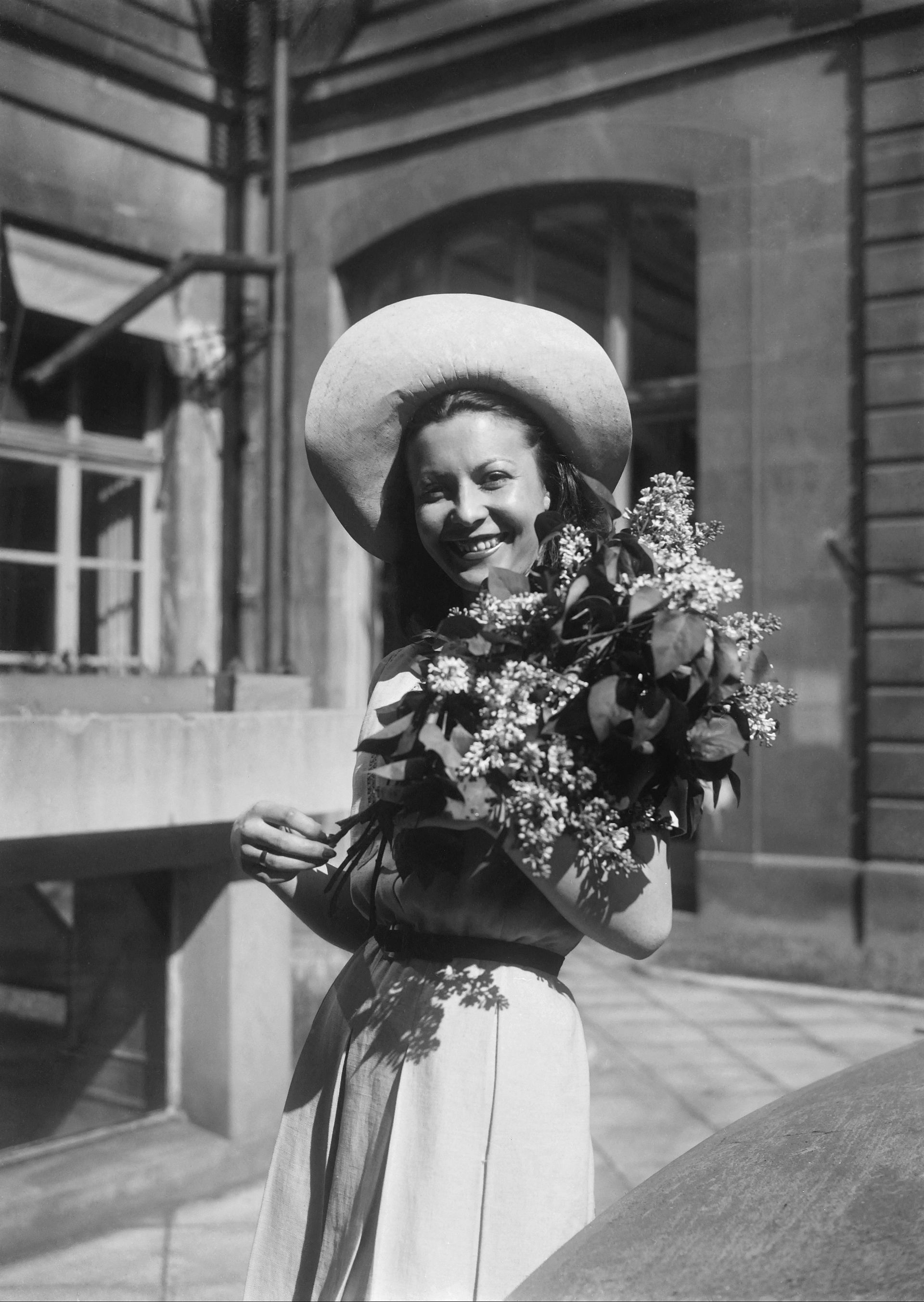 Catch the spring vibe with these vintage pictures of Parisians | Euronews