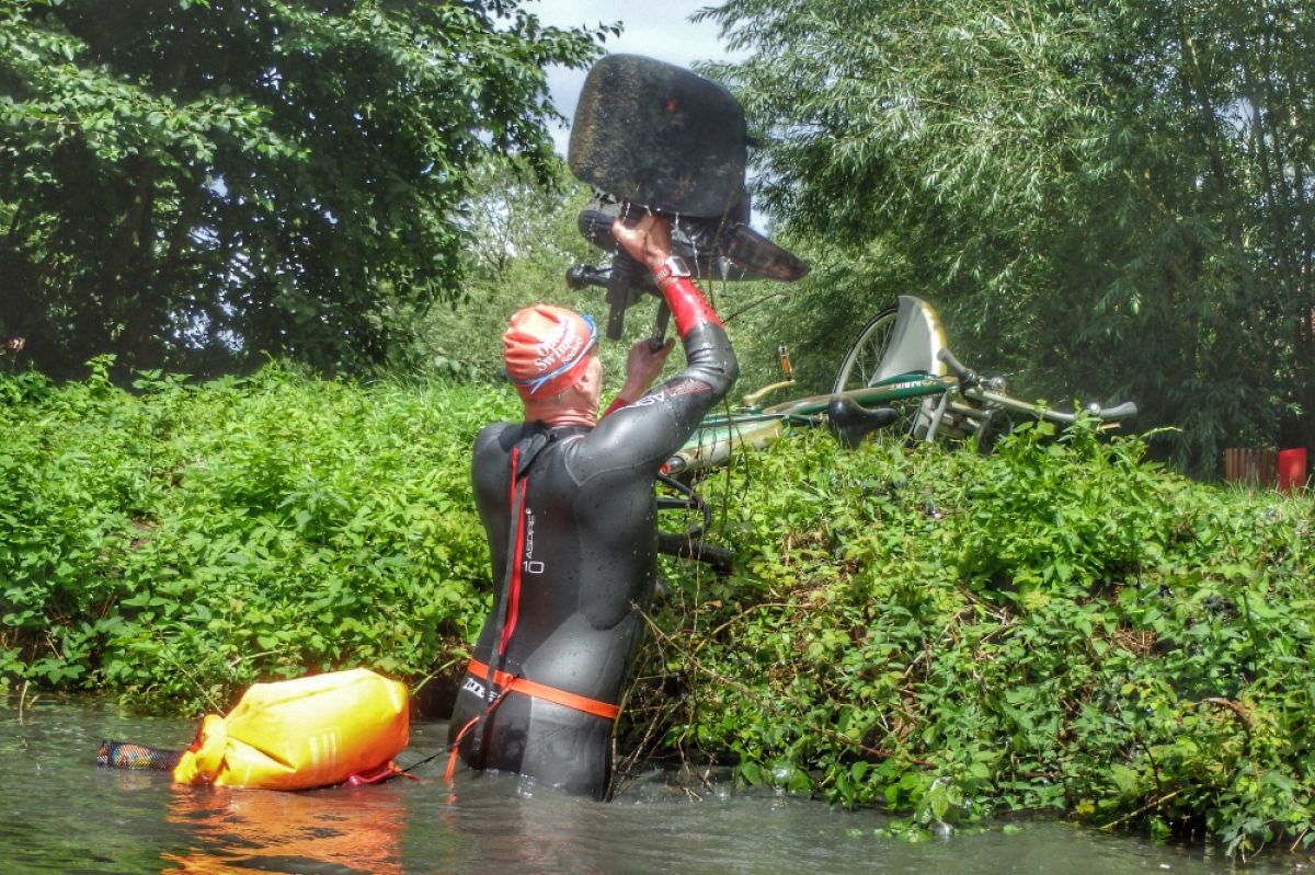 Meet the wild swimmers fighting a war against waste in British waters ...