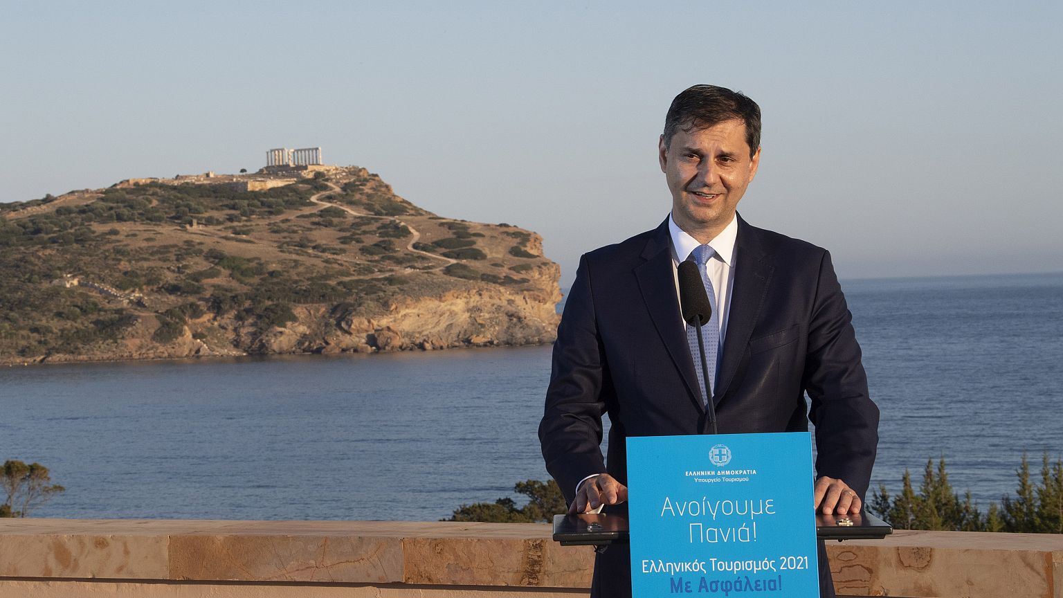 Χ. Θεοχάρης στο euronews: «Πολλές και μεγάλες ευκαιρίες για τους ...