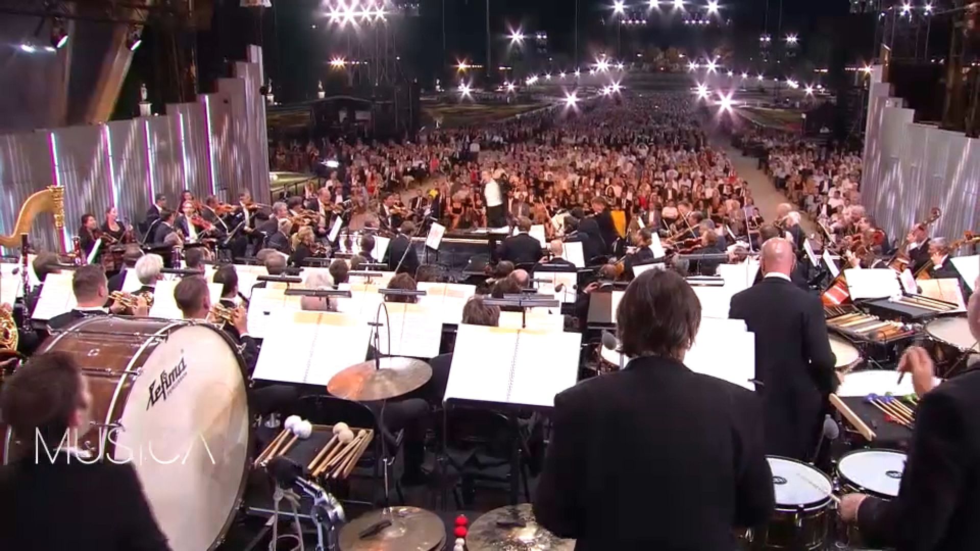 The Vienna Philharmonic creates a musical journey at its Summer Night ...