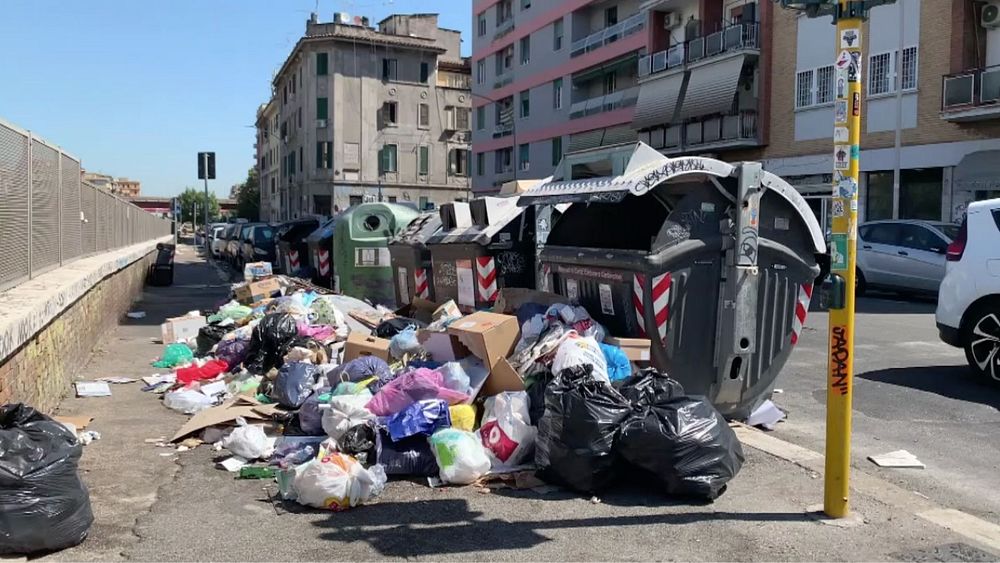 Anger rises as uncollected rubbish leaves stench on streets of Rome ...