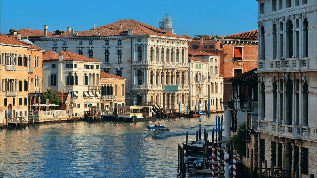 Overtourism in Venice means local people can’t buy homes | Euronews