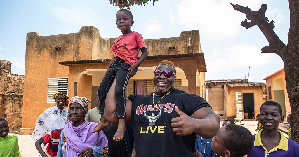 Burkina Faso: Strongman Iron Biby given heroic welcome | Africanews