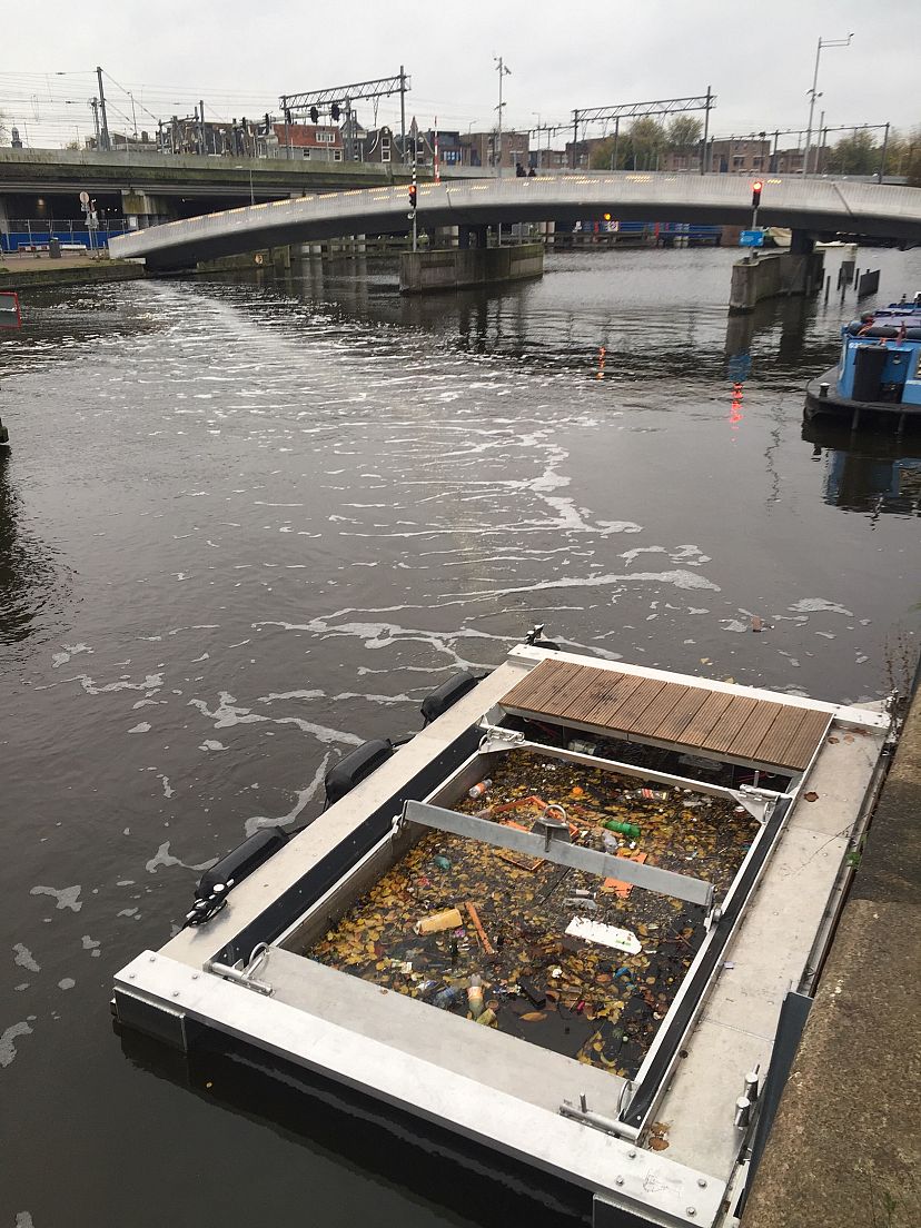 The Great Bubble Barrier: How bubbles are keeping plastic out of the ...