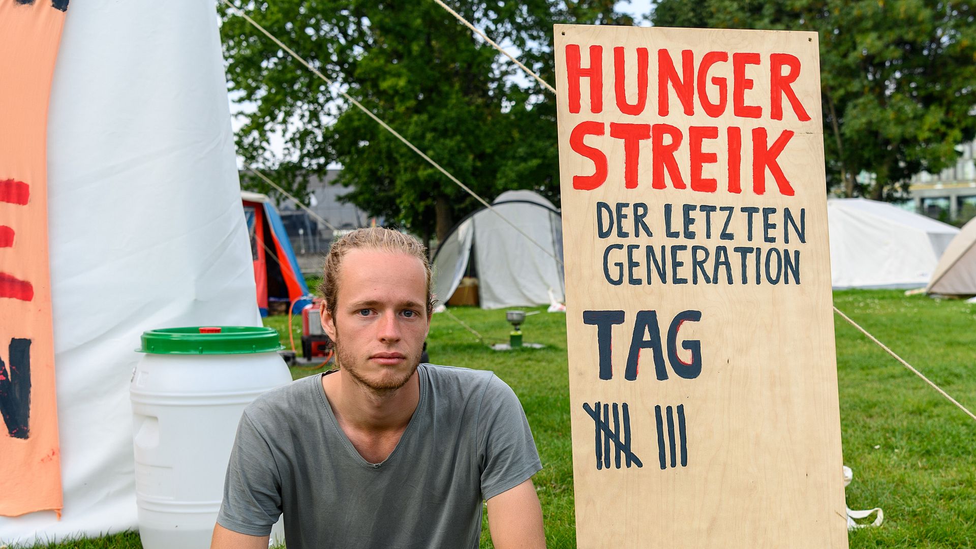 Berlin hunger strike, day 24: Meet the protesters starving for climate ...