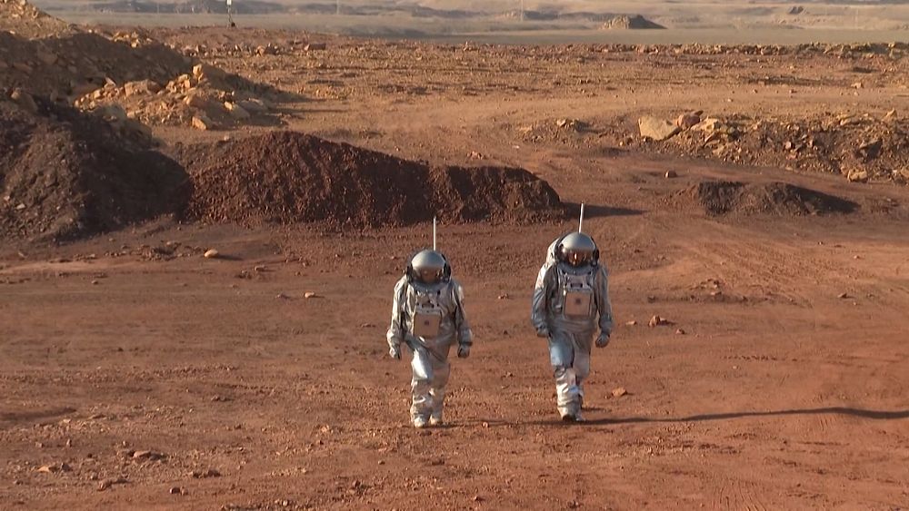 VIDEO : In the Israeli desert, astronauts simulate "life on Mars ...