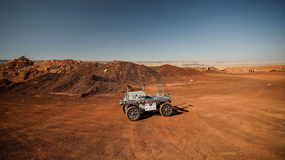 These photos show life on Mars training camp in the Israeli desert ...