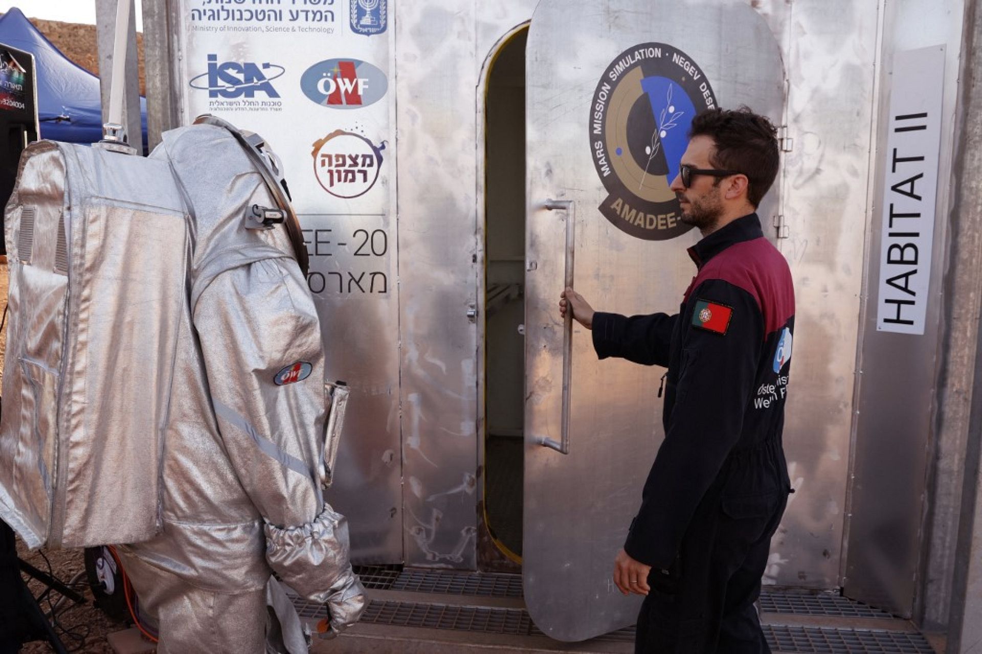 These photos show life on Mars training camp in the Israeli desert ...