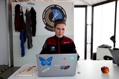 These photos show life on Mars training camp in the Israeli desert ...