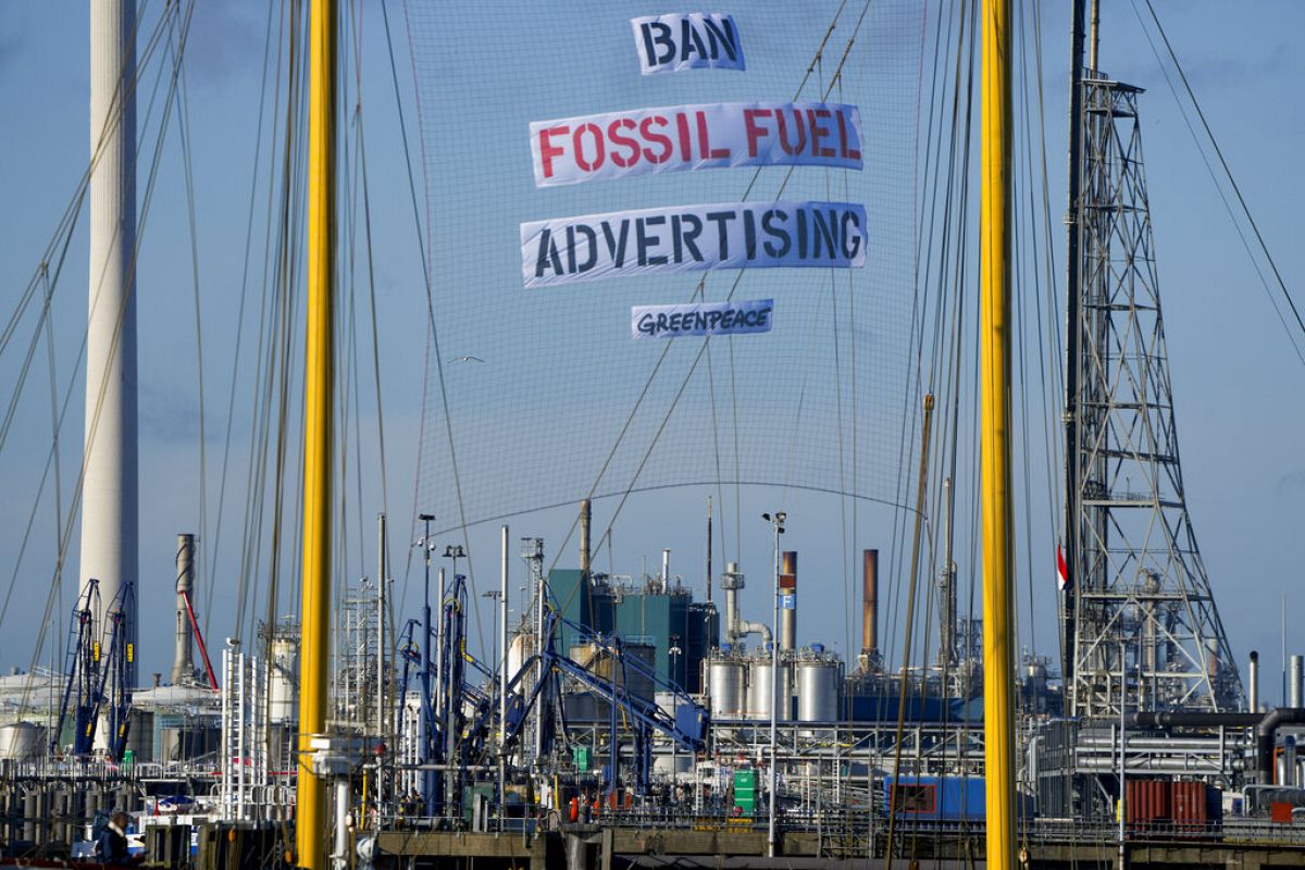 UN chief calls on governments to stop fossil fuel ads: Where are they already banned? | Euronews