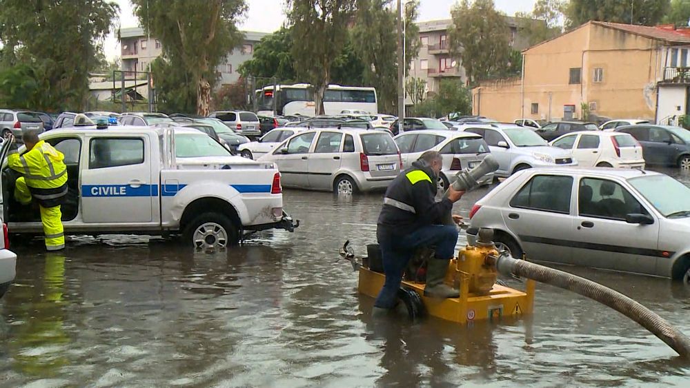 VIDEO : Storms in Italy: red alert in Sicily and Calabria | Euronews