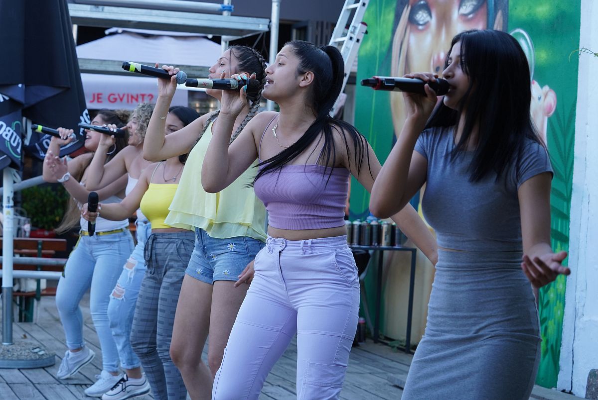 Meet the Roma girl band empowering women and challenging stereotypes ...
