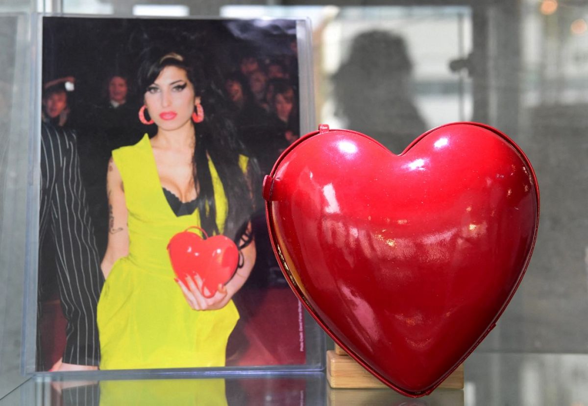 Amy Winehouse's items fetch millions at auction in Los Angeles | Euronews