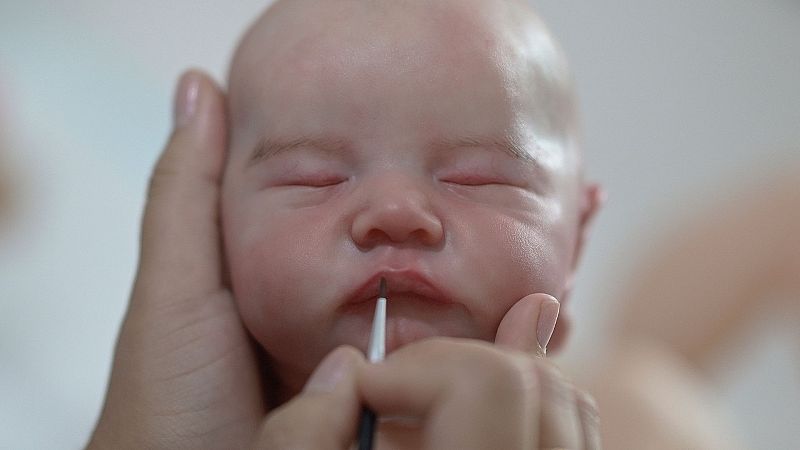 Meet the woman crafting hyper-realistic babies every week that never ...