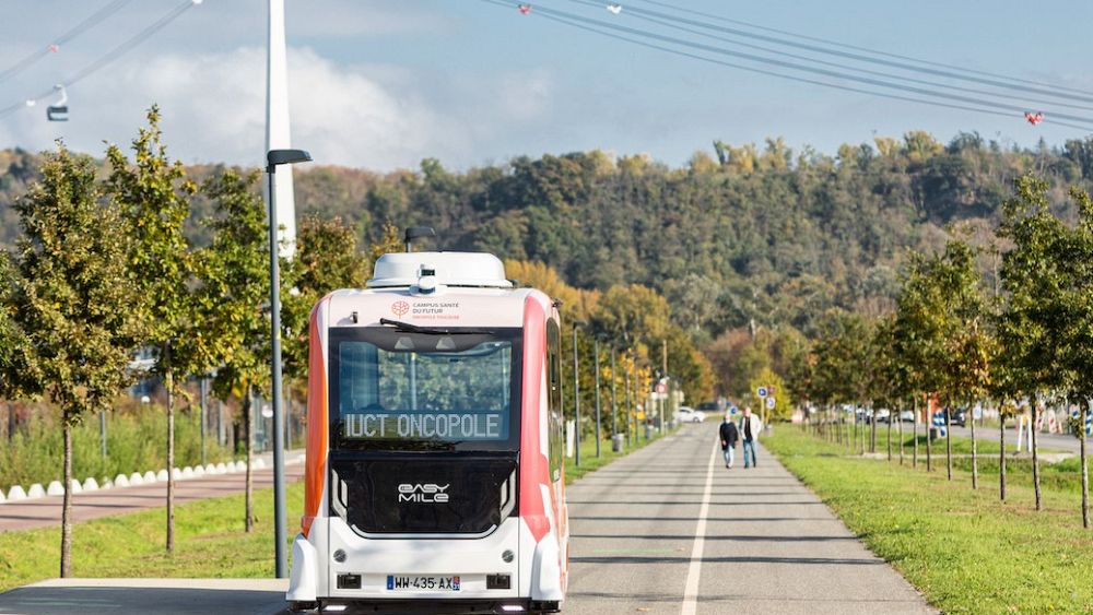 France approves fully autonomous bus for driving on public roads in a ...