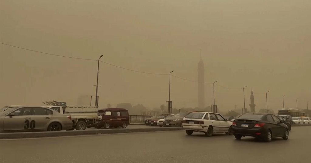 Egypt: Sandstorms blow in cloud of dust blocking the sun | Africanews
