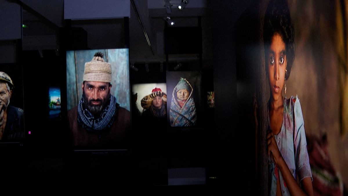 Green-eyed 'Afghan Girl' star of Steve McCurry photography exhibition ...