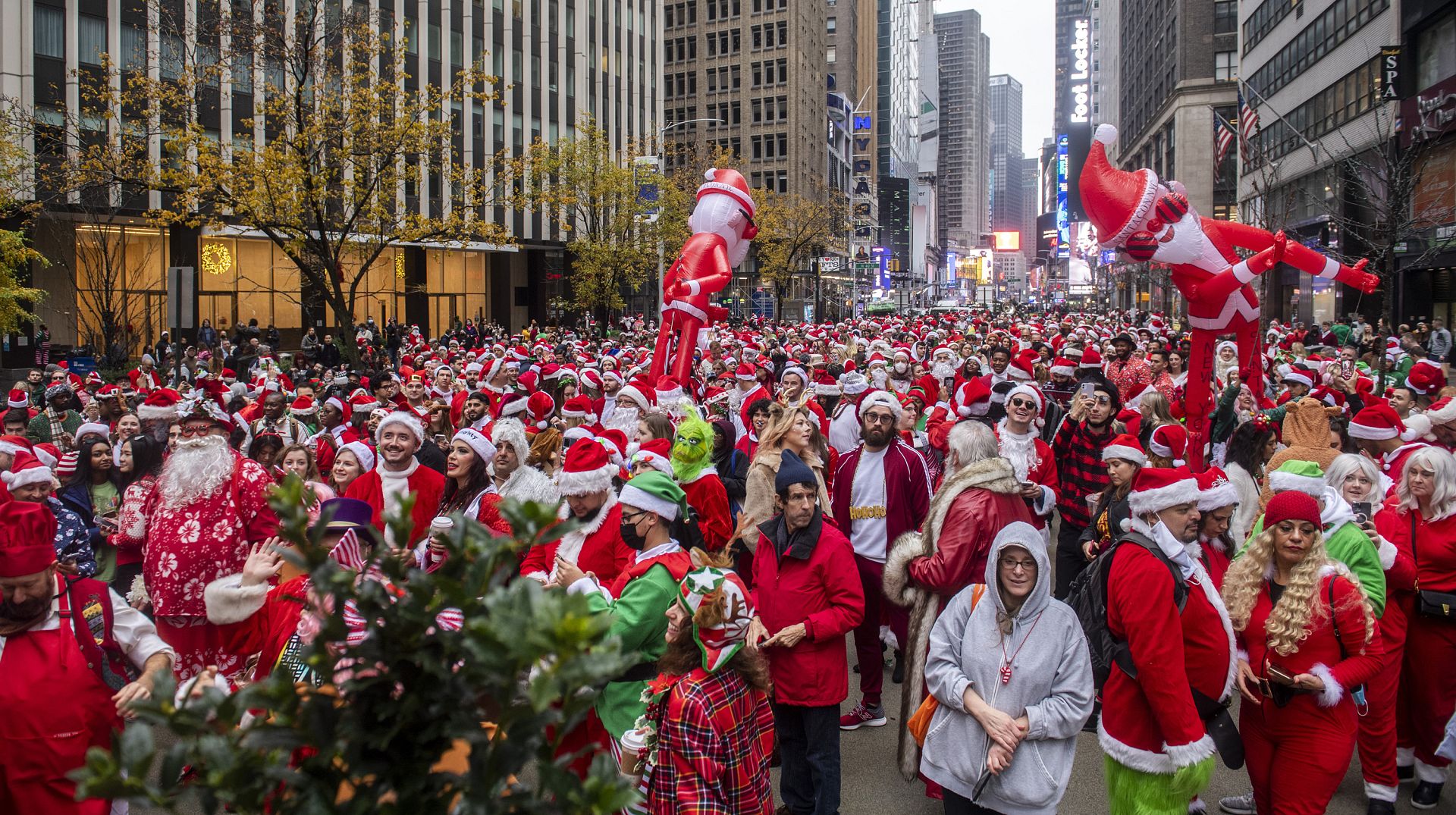 Photos from SantaCon: The sloppy Christmas tradition returns to New ...