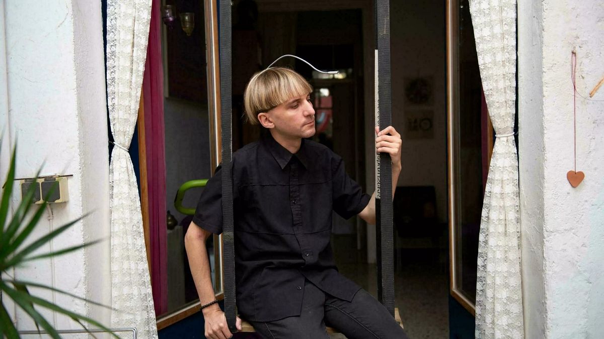 Meet the world's first 'cyborg artist' who has the power to hear ...