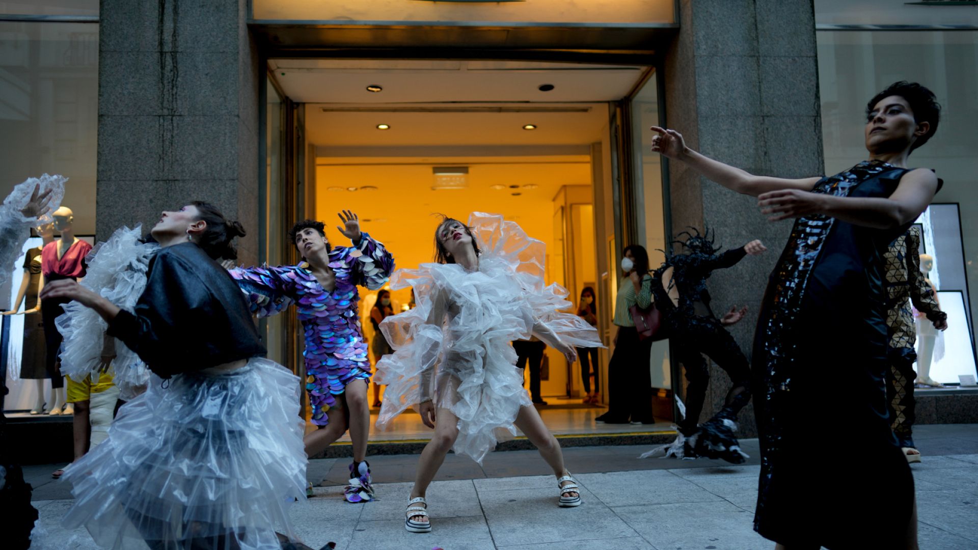 Video. Extinction Rebellion protests Argentina's fast fashion | Euronews