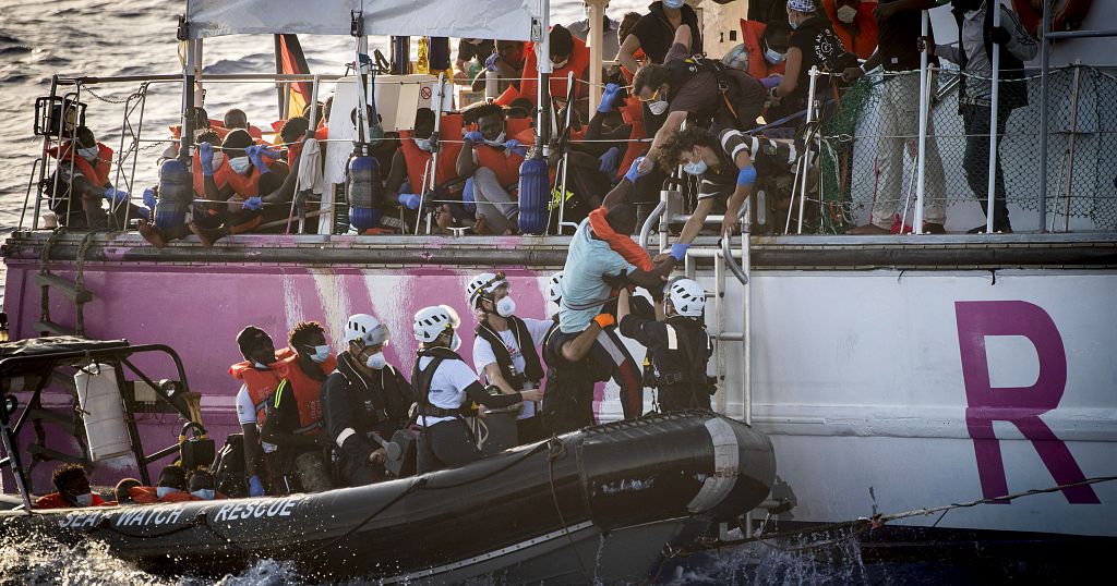Mediterranean Sea: hundreds of migrants rescued in 5 operations ...