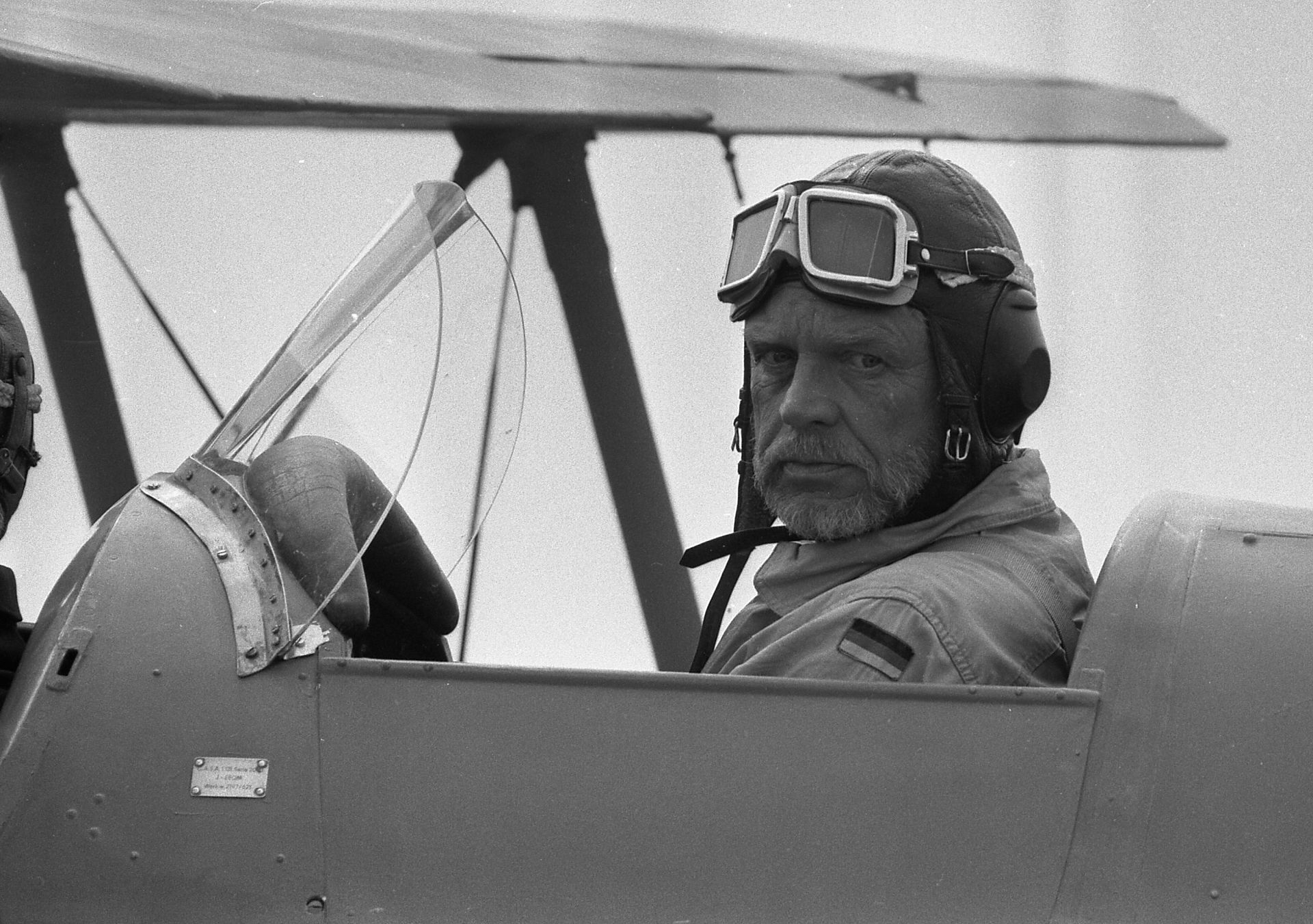 Hardy Krüger, German actor featured in 'A Bridge too Far' and 'The Wild ...