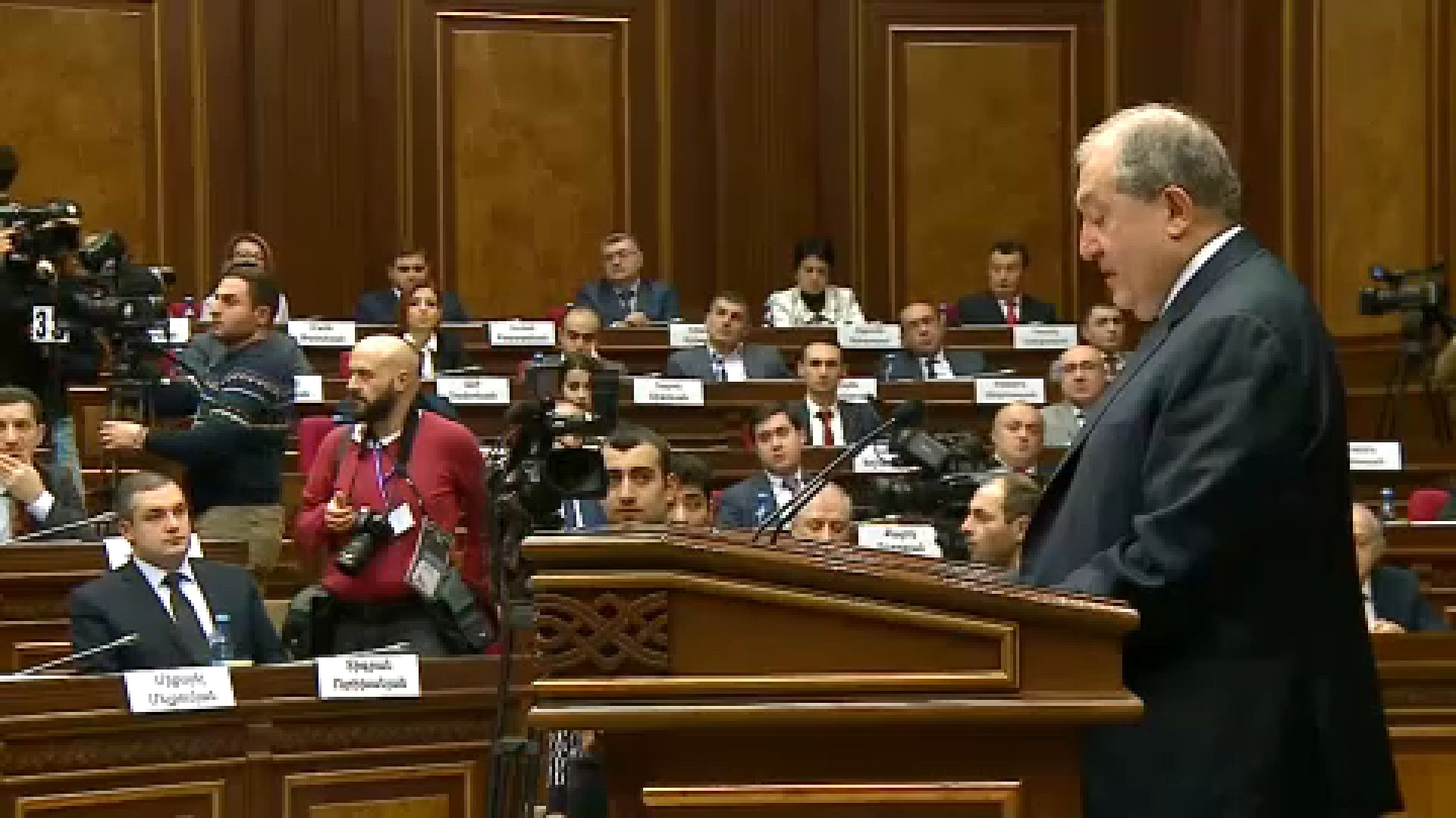Armenien: Überraschender Rücktritt von Präsident Armen Sarkissjan ...