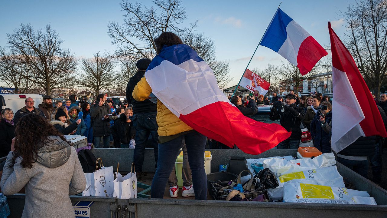 France: 'Freedom Convoys' Head Towards Paris Police Checkpoints ...