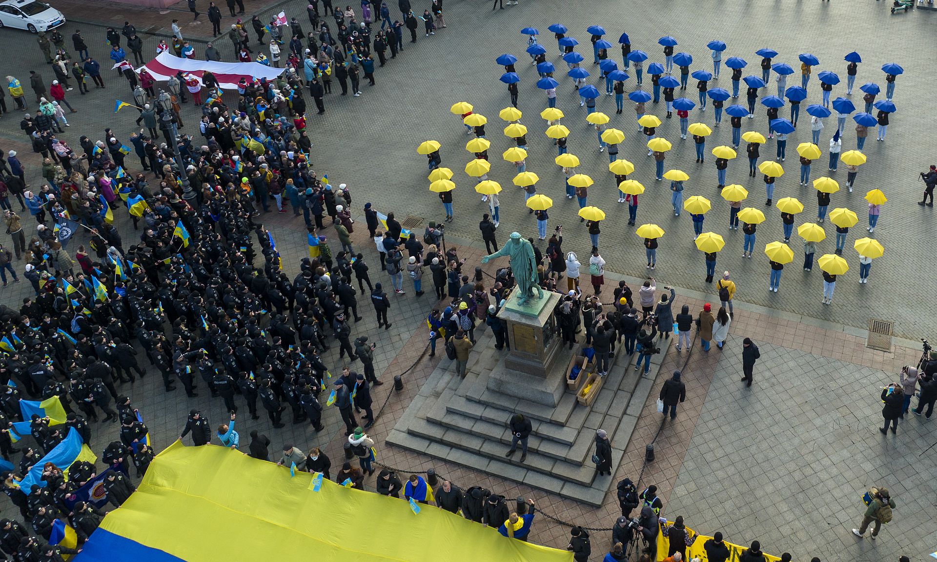 In pictures: Ukraine marks Day of Unity amid Russia invasion fears ...