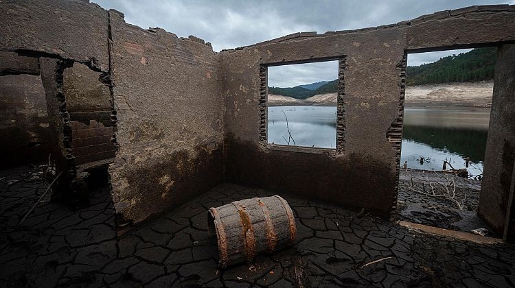 Spanish ‘ghost village’ re-emerges after 30 years underwater | Euronews