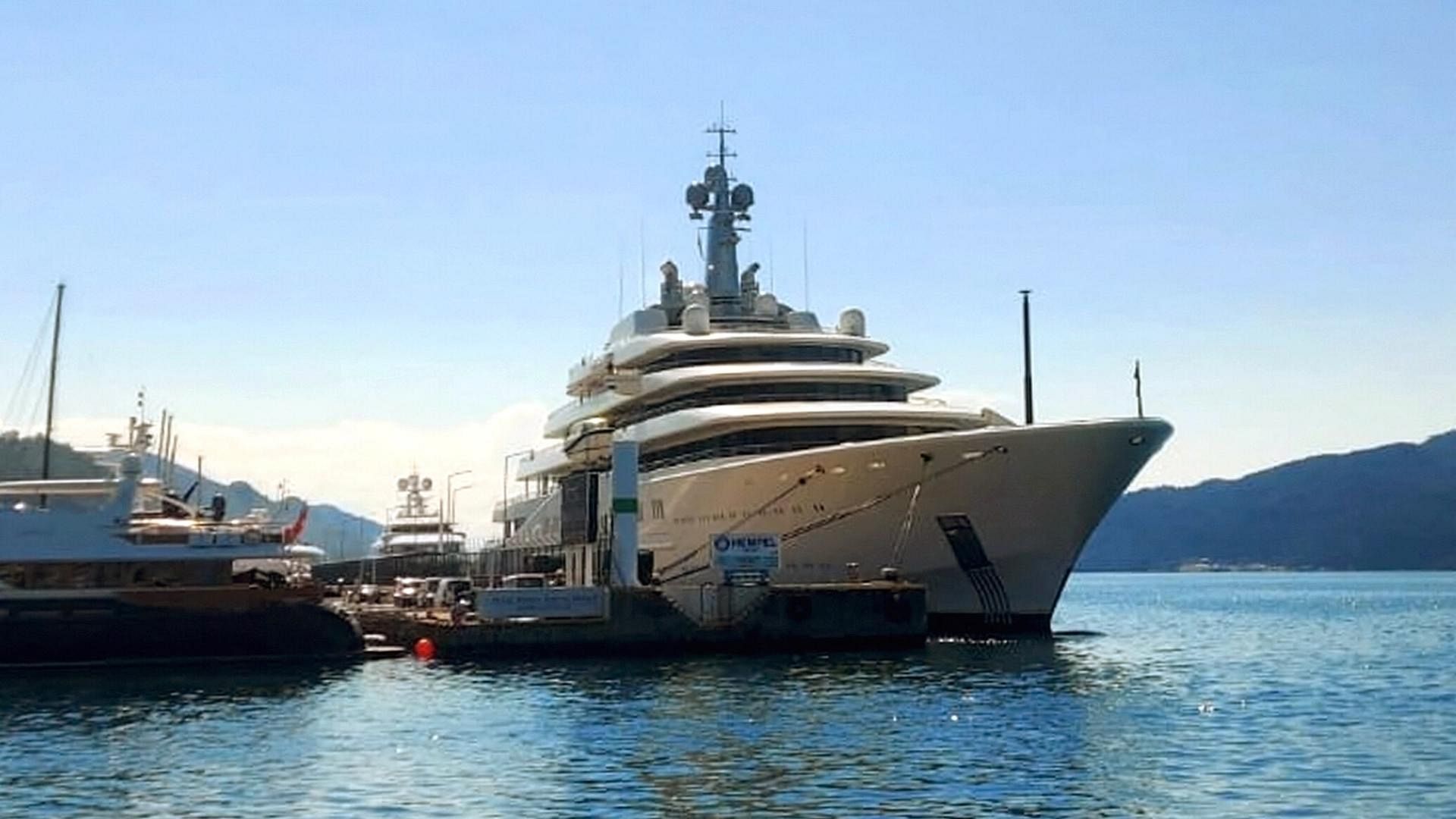 Turkey welcomes Abramovich's €900m superyacht into Bodrum harbour ...