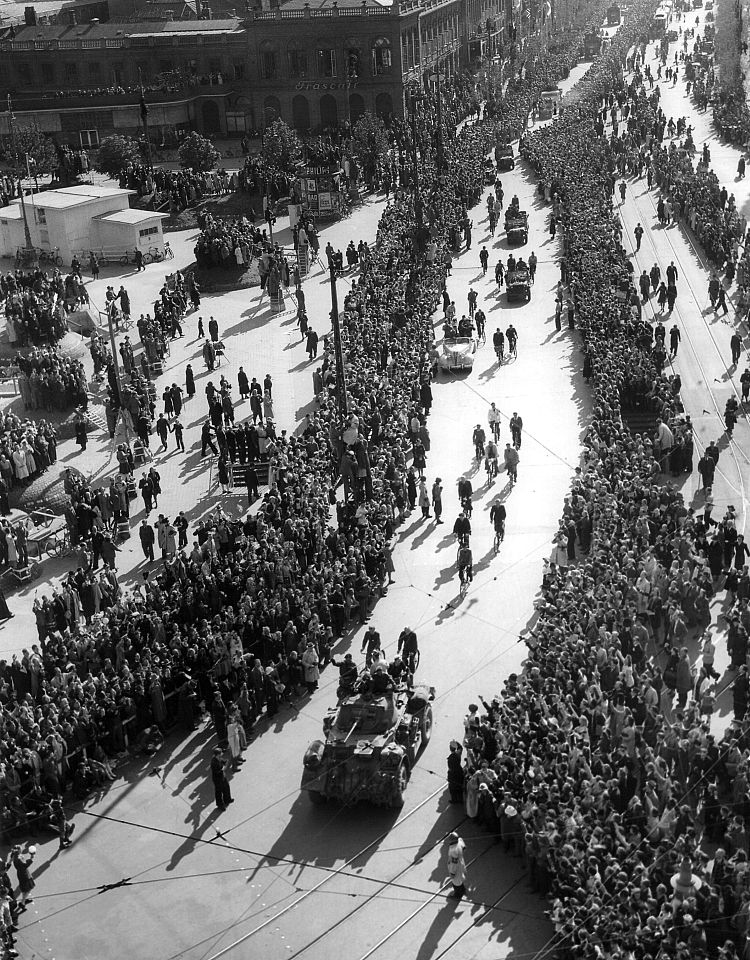 In pictures: How the world celebrated VE day in 1945 | Euronews