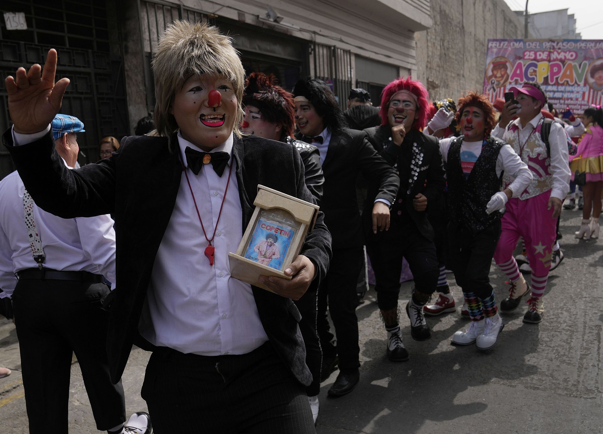 Peruvian Clown Day: Hundreds of clowns party through the streets of ...