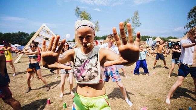 What on earth is rave aerobics? | Euronews