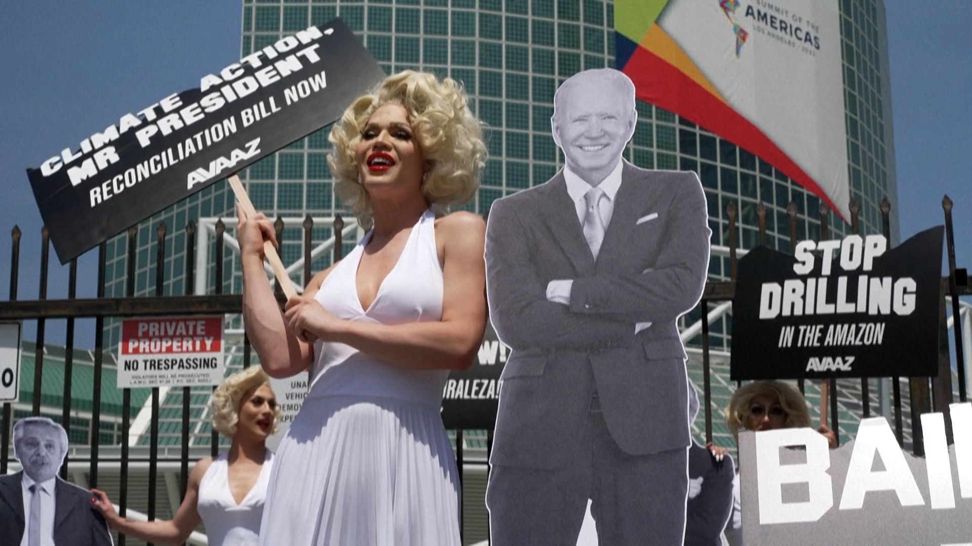 Video. Marilyn Monroe drag queens call on presidents to act on climate ...
