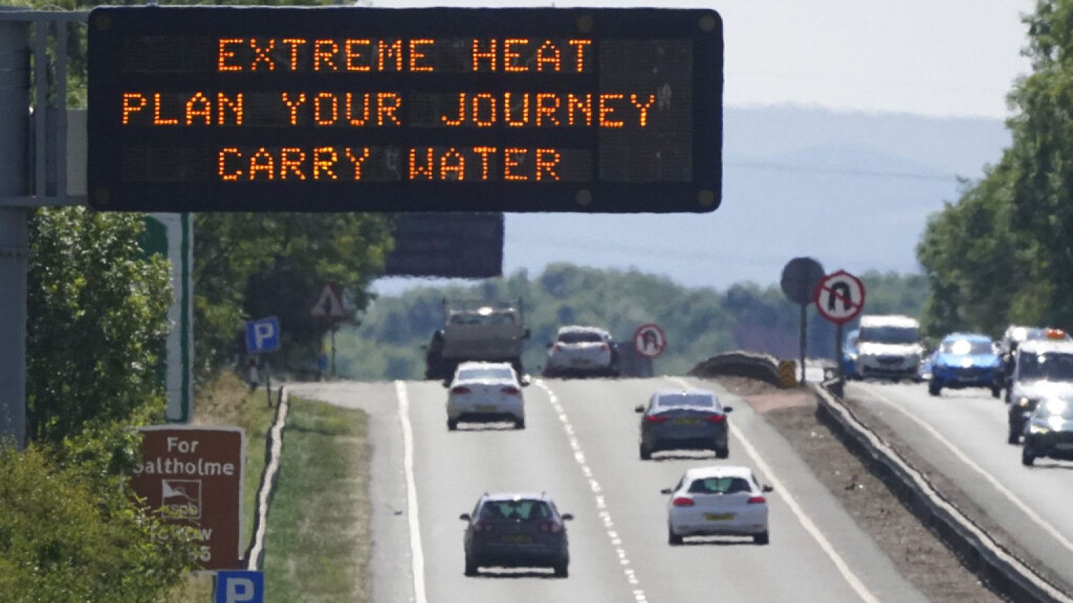 Europe heatwave: Airport runways melt amid hottest day of the year in ...