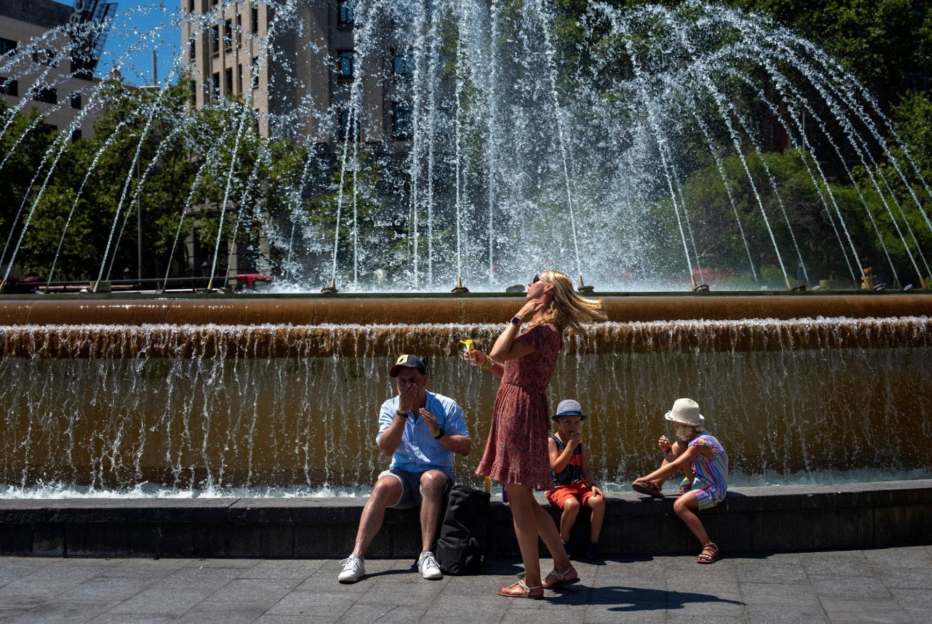 Europe heatwave: Airport runways melt amid hottest day of the year in ...