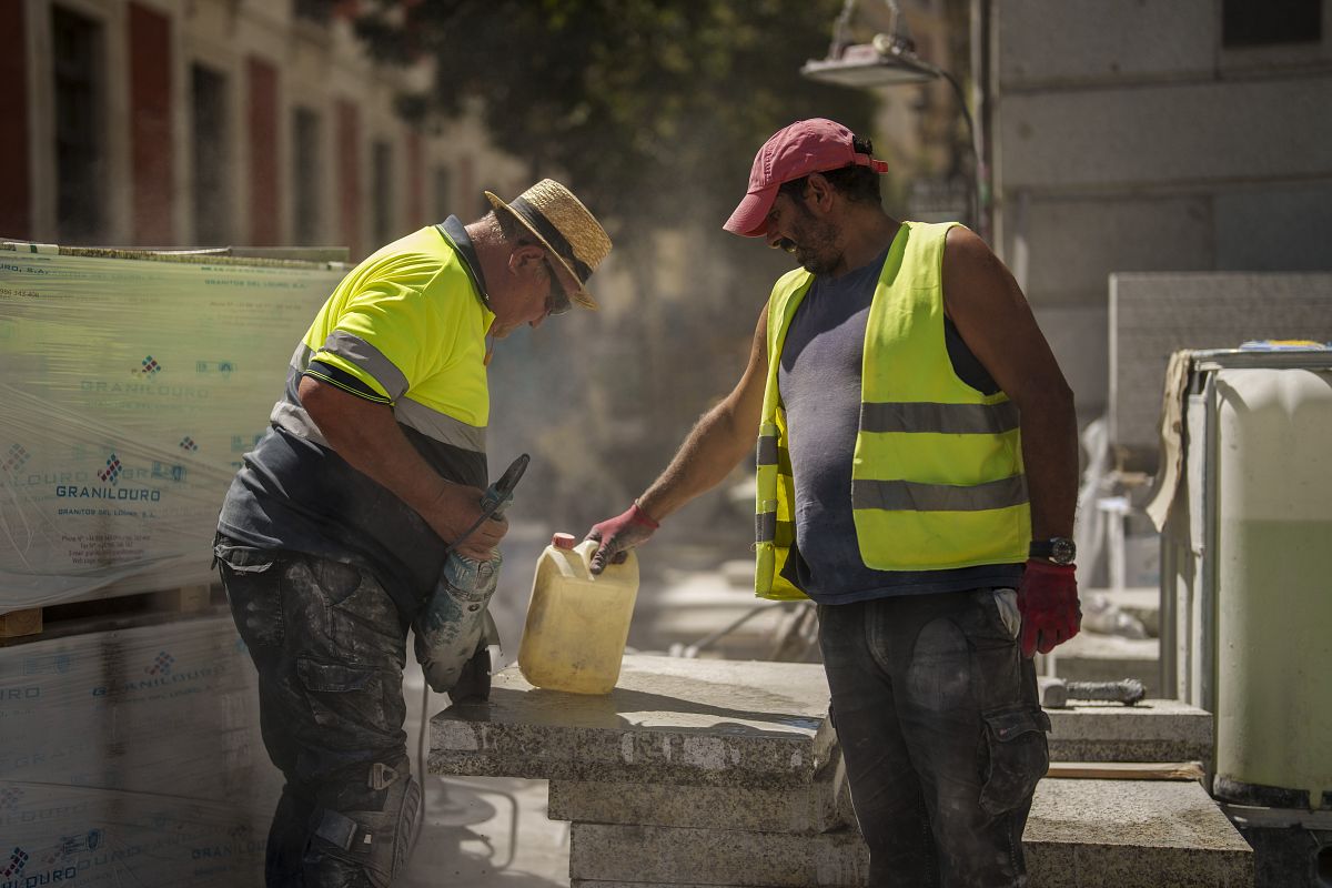 Too hot to work: What does the law say in your country about working in ...