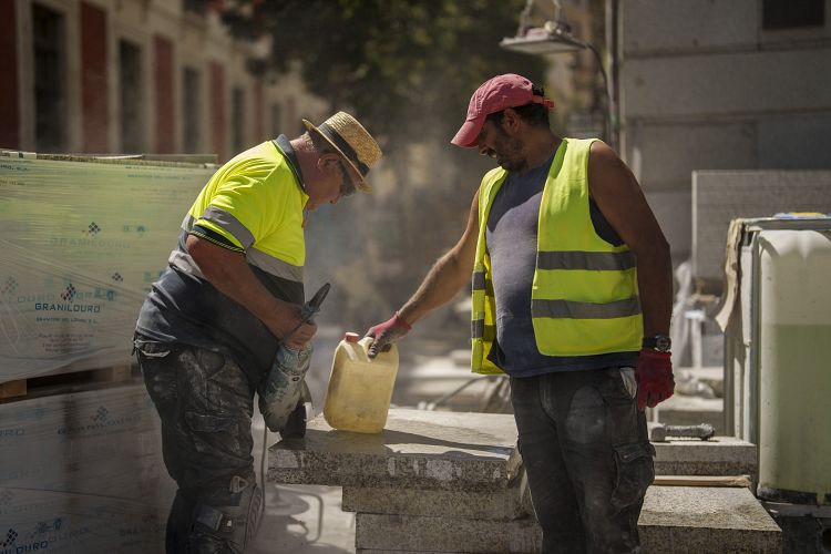 Too hot to work: What does the law say in your country about working in ...