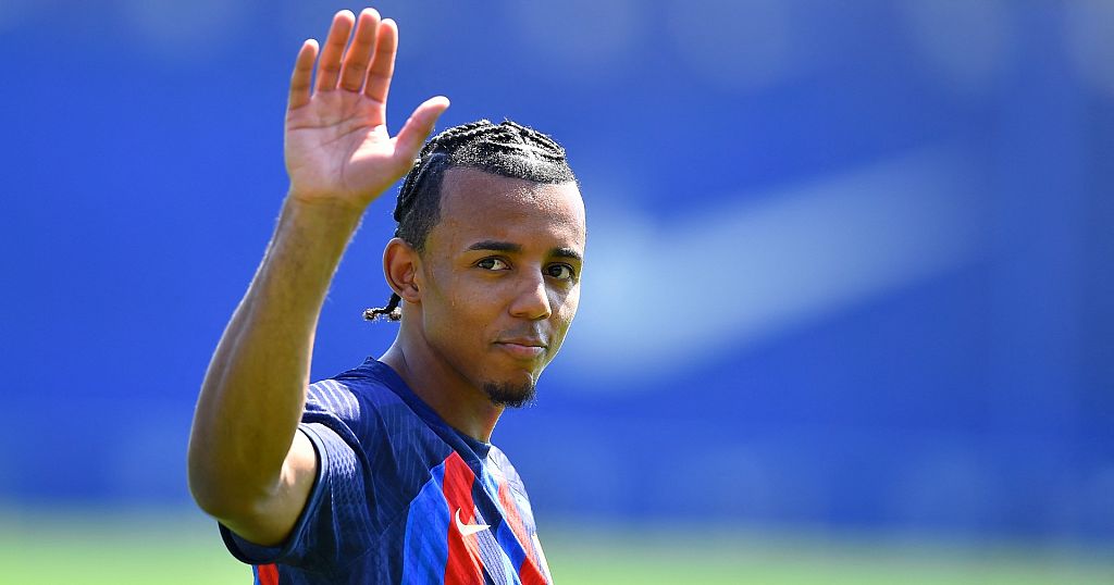 Kounde 'Prepared to reach for very high goals' after joining Barcelona ...