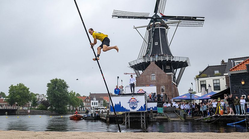 What is Fierljeppen? A look at the Netherlands' extreme canal vaulting ...