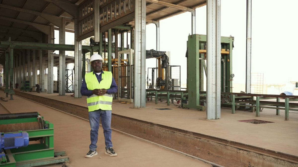 Comment une usine de céramique consolide la paix en Angola | Euronews