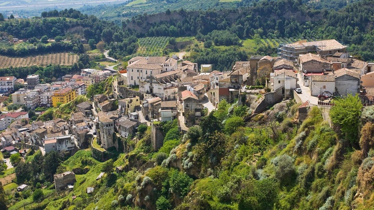 We set up Italy’s first digital nomad community in a rural village ...