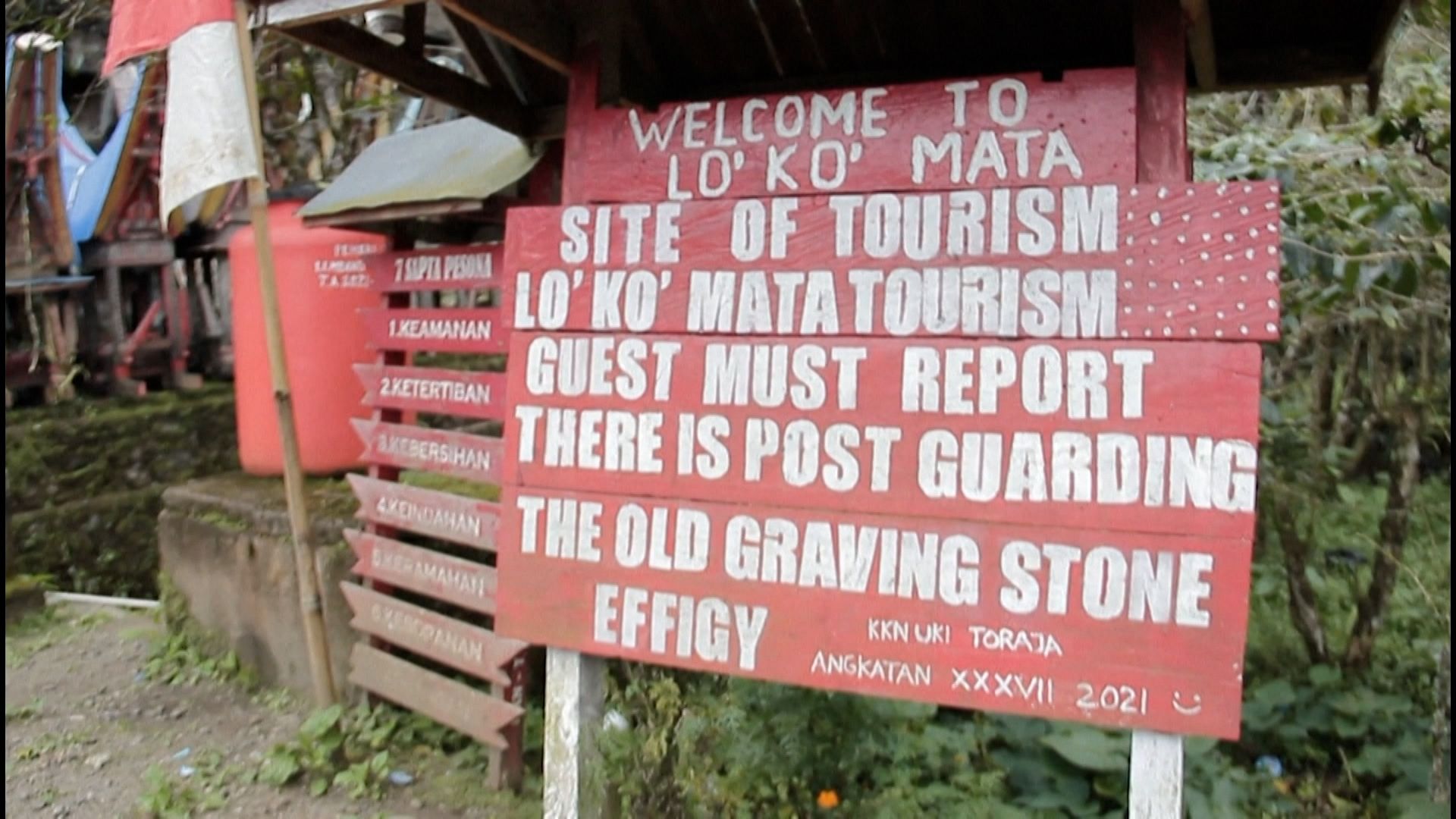 Video. Indonesian villagers clean up dead bodies in an afterlife ritual ...