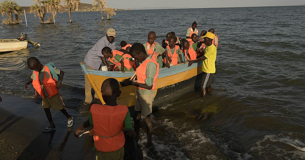 Kenya's Lake Turkana water level rises, cutting off islanders | Africanews
