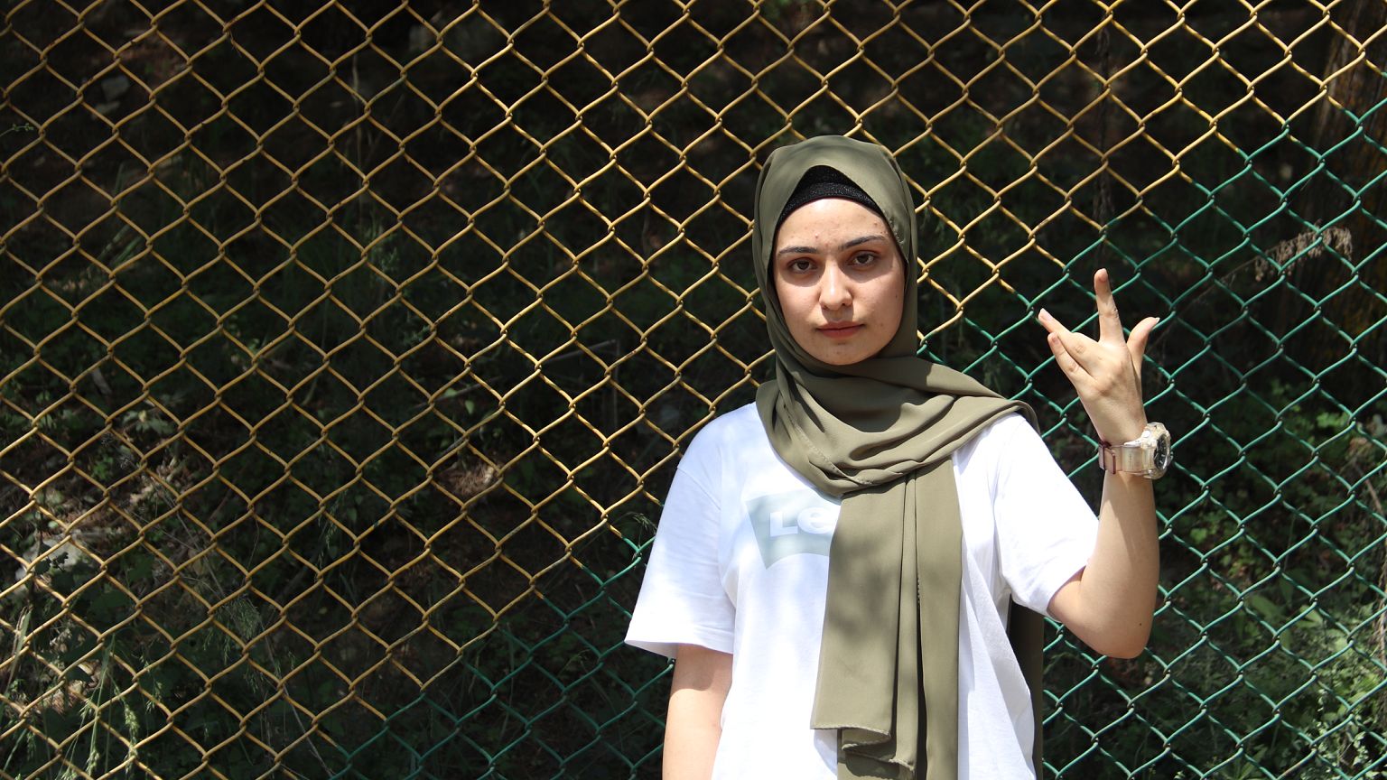 Female MCs in Indian Kashmir: conscious rhymes in a conservative ...