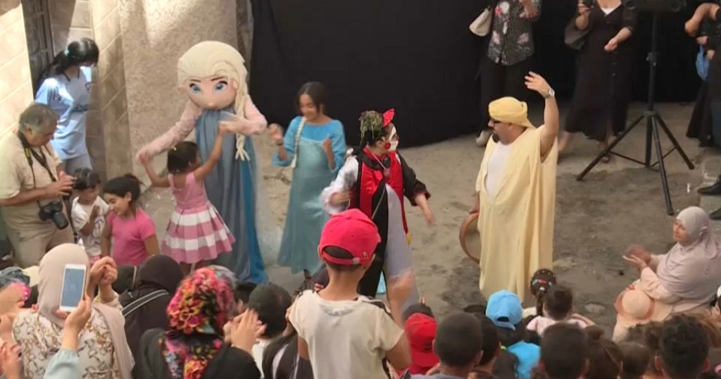 In Oran, Algerian actors hope for street theatre revival | Africanews